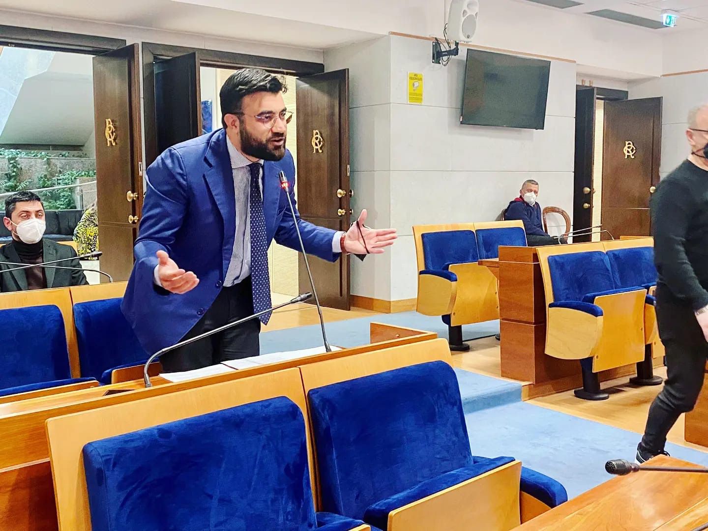 Eboli. Mare sporco, Andrea Volpe scrive all’Arpac: «Controllate»